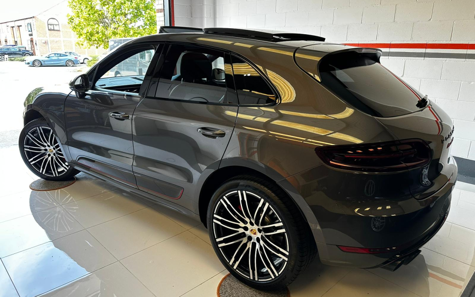 2018 (18) Porsche Macan 3.6T V6 'Performance' PDK 4WD 1/500. Agate Grey ...